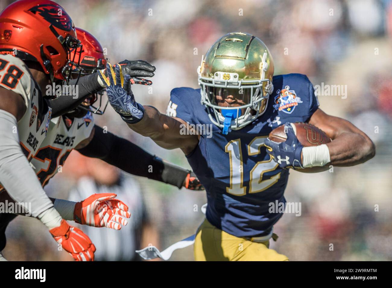 El Paso, Texas, USA. 29th Dec, 2023. Notre Dame Fighting Irish running ...