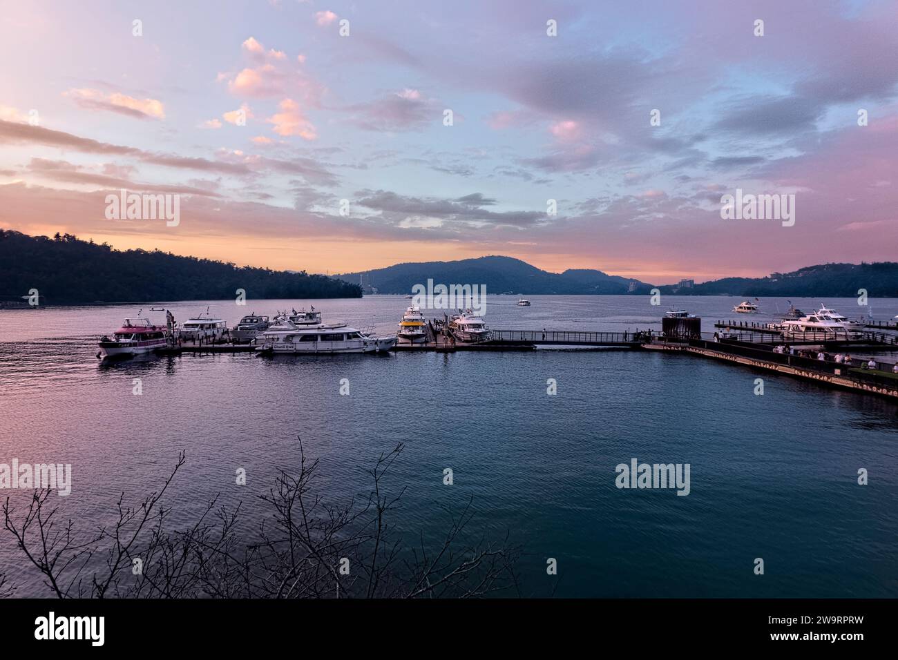 Sun moon lake ita thao lake view hi-res stock photography and images ...