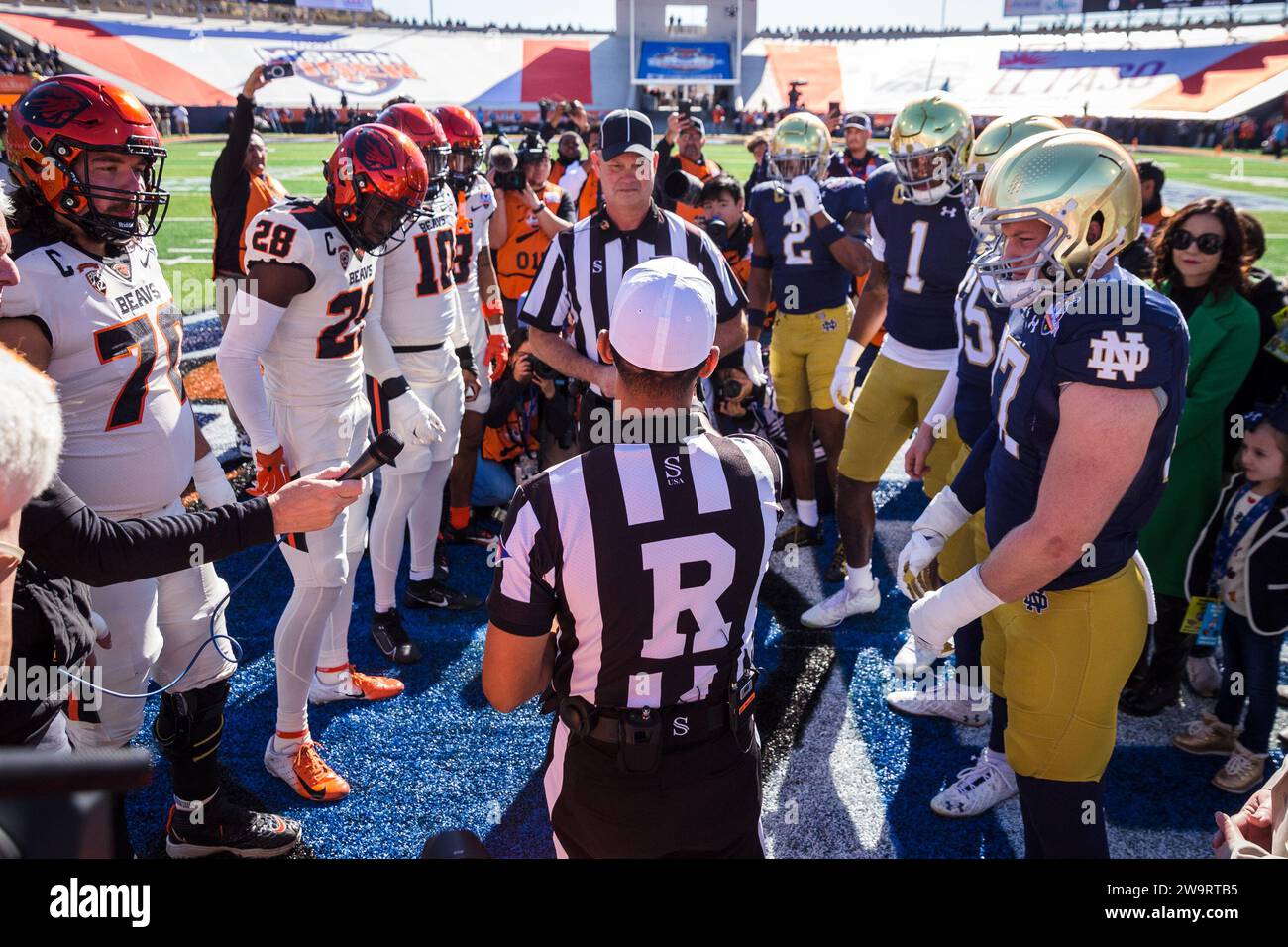 El Paso, Texas, USA. 29th Dec, 2023. Teams meet at midfield for the ...