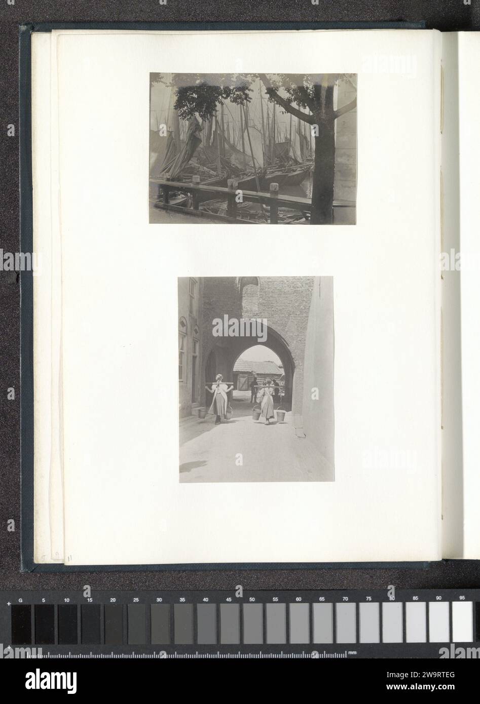 Volendam girls hi-res stock photography and images - Alamy