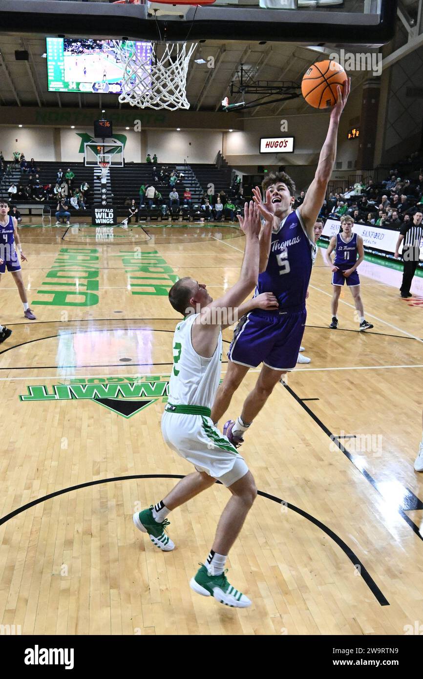 St. Thomas Tommies forward Parker Bjorklund (5) goes up for a shot ...