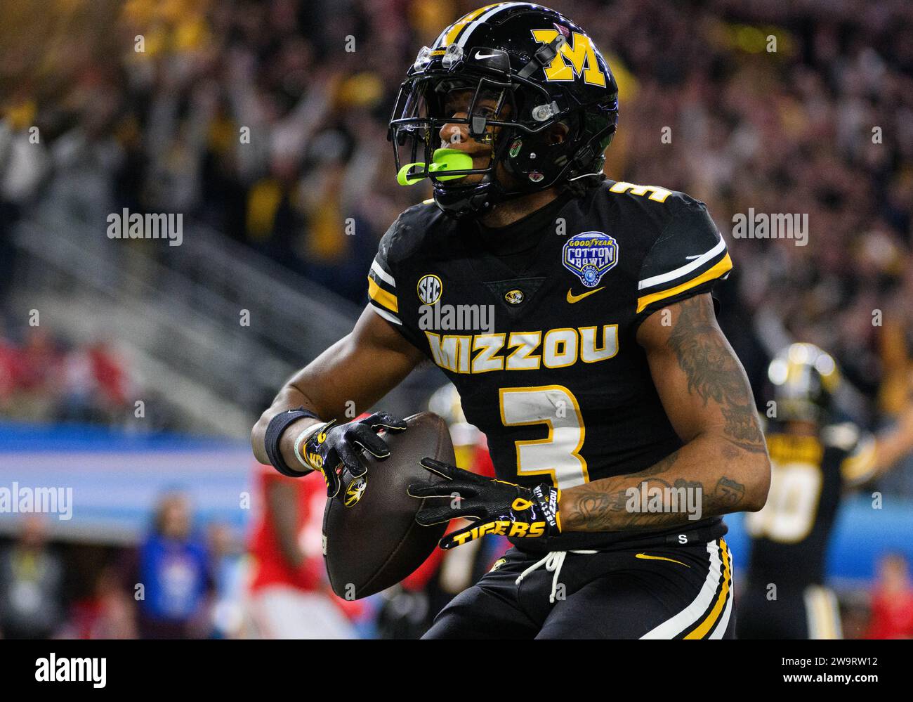 Arlington, Texas, USA. 29th Dec, 2023. Missouri Tigers wide receiver ...