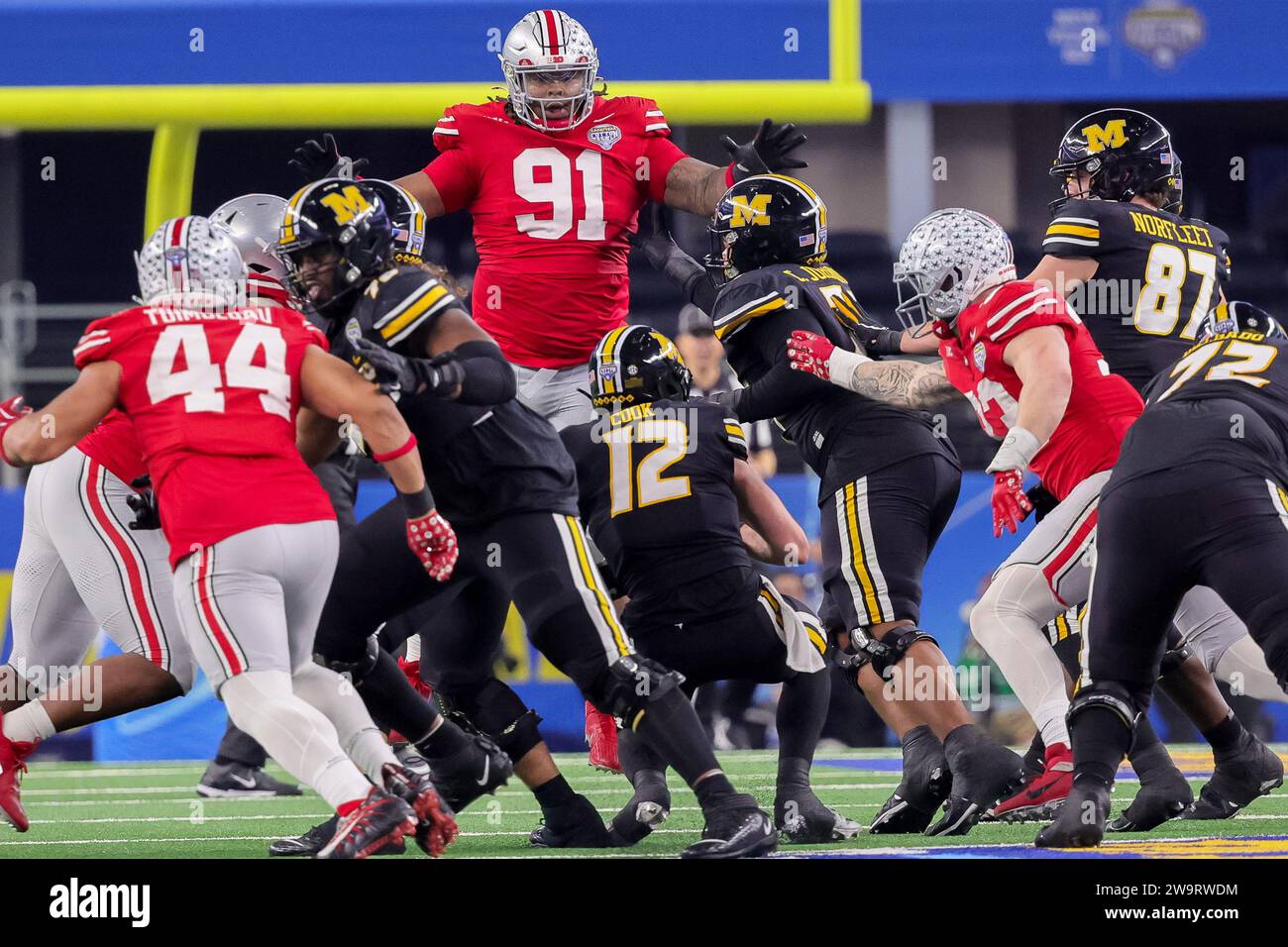 Arlington, Texas, USA. 29th Dec, 2023. Missouri Tigers quarterback ...
