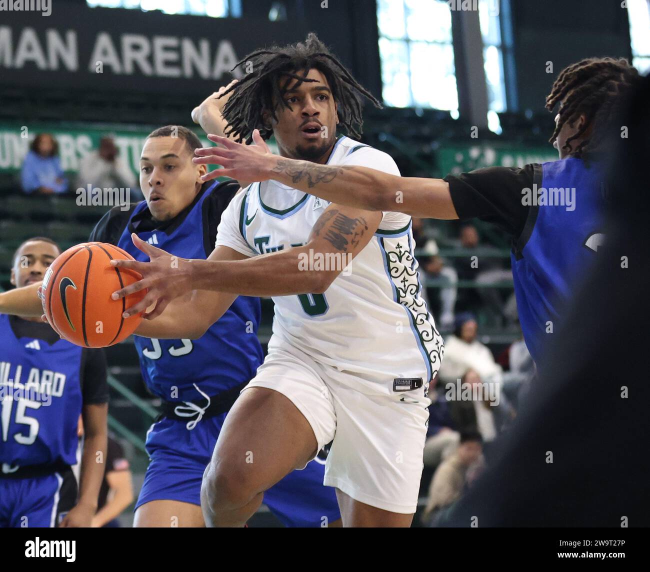 New Orleans, USA. 29th Dec, 2023. Tulane Green Wave guard Logan ...
