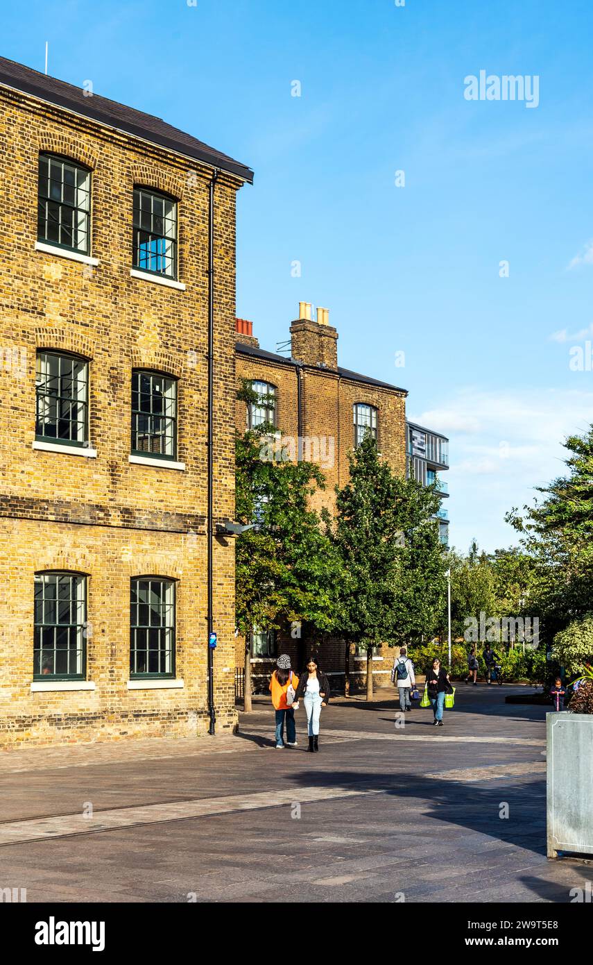 People walking in Granary Square, in redeveloped King's Cross Central ...