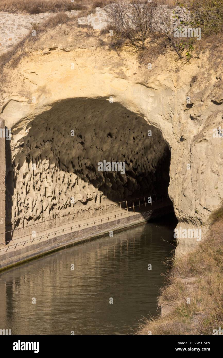 Rock structure in the Malpas Tunnel, dug under the Enserune hill ...