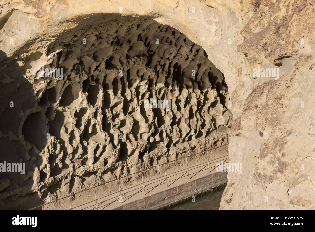 Rock structure in the Malpas Tunnel, dug under the Enserune hill ...