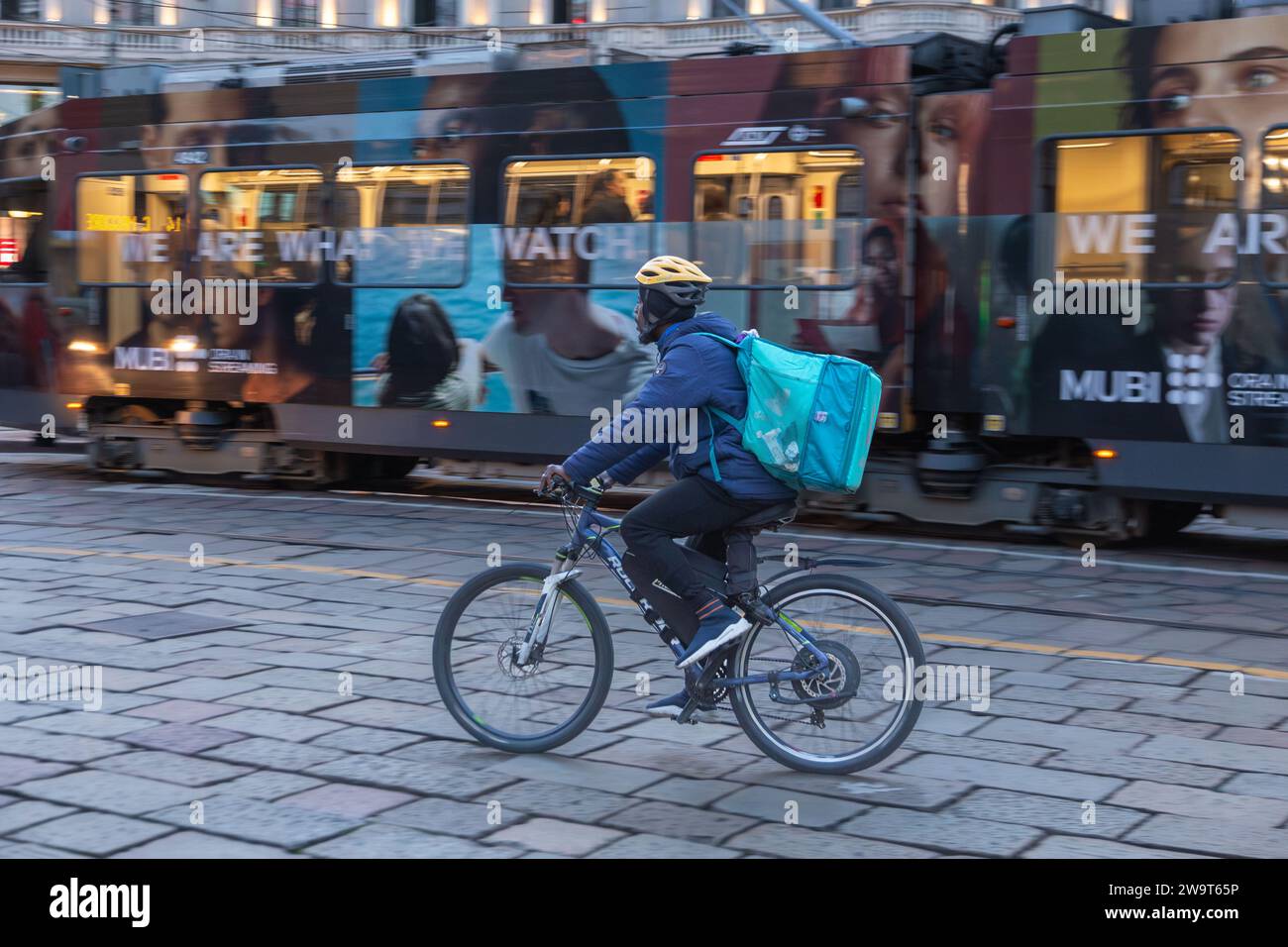 Efficient food delivery hi-res stock photography and images - Alamy