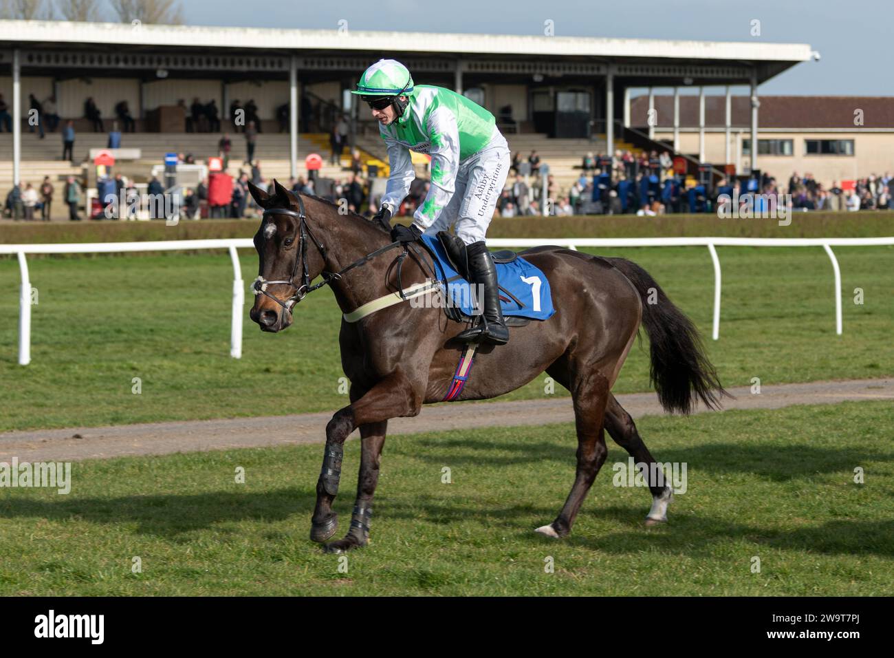 Instant Gambler canters to the start under jockey Tom O'Brien. Instant ...