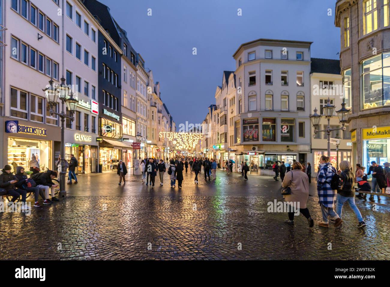 Bonn, Germany - December 21, 2023 : View of people last minute shopping ...