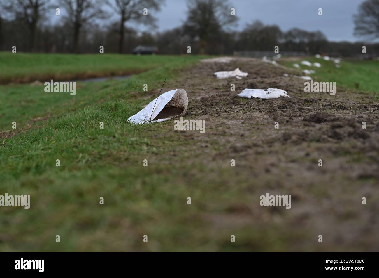 Hollen, Germany. 30th Dec, 2023. Sandbags are lying on the river ...