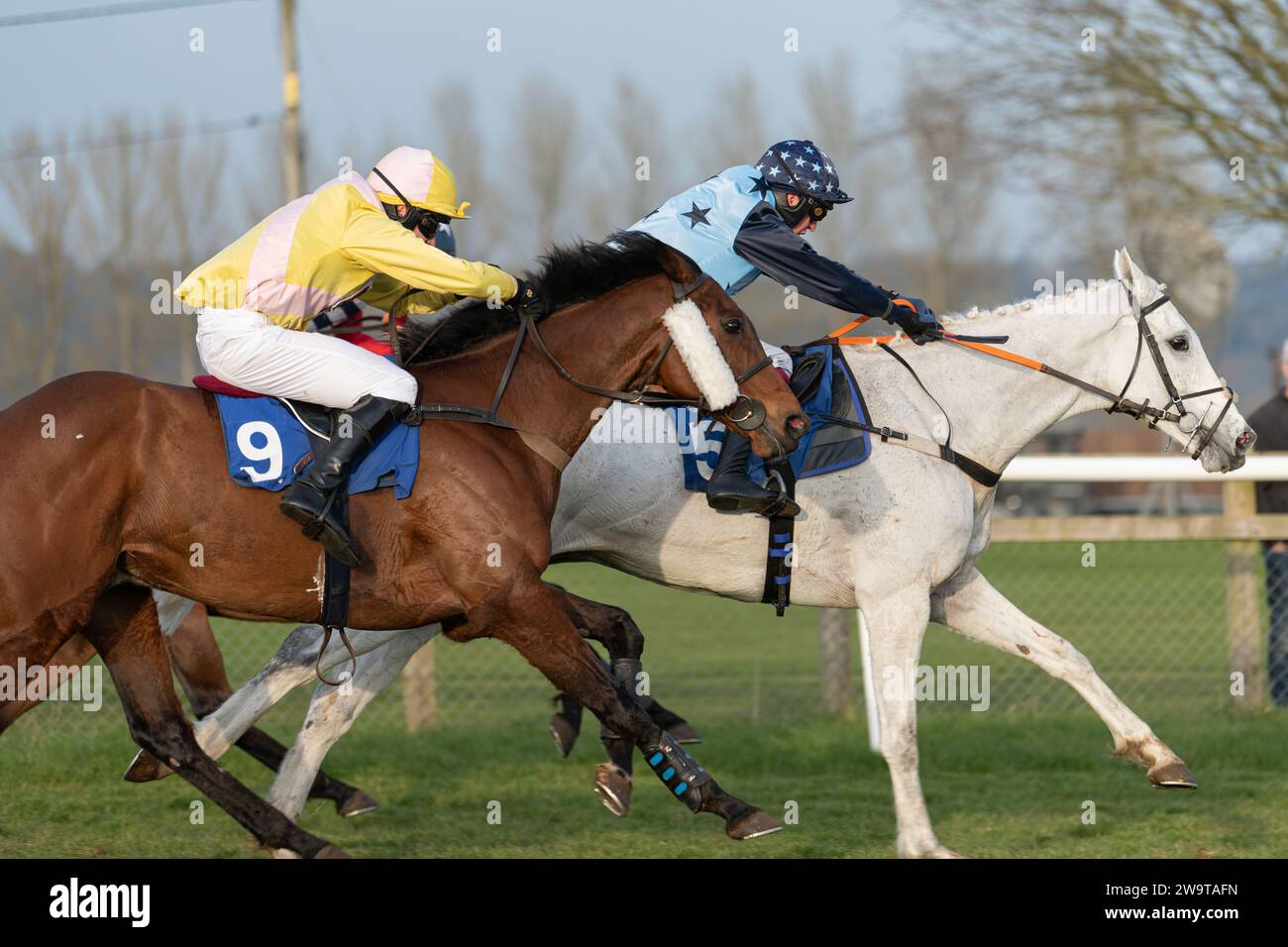 Catchin Time, ridden by Peter Summers and trained by Laura Hurley ...