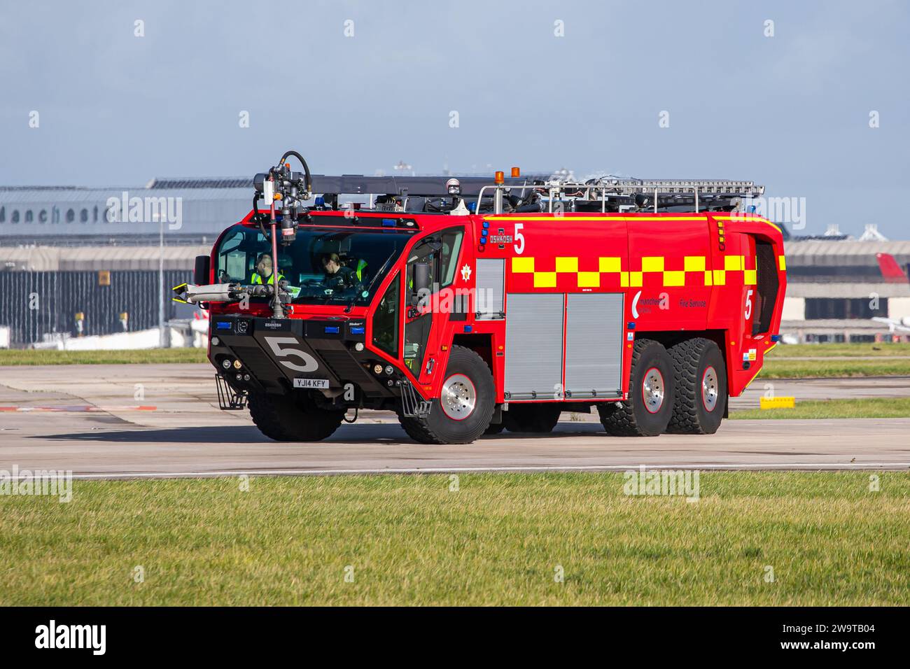 MANCHESTER Airport Oshkosh Striker 6x6 Emergency Fire Suppression Truck ...