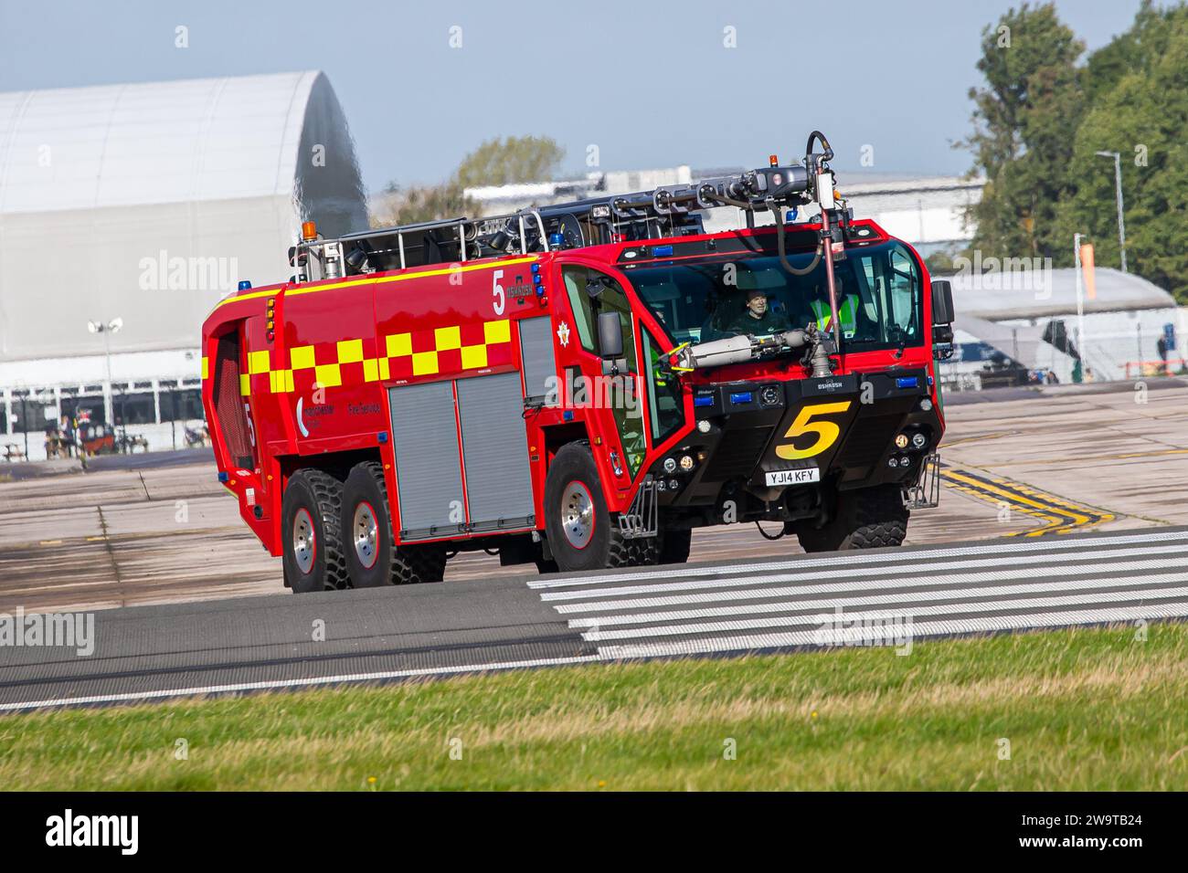 MANCHESTER Airport Oshkosh Striker 6x6 Emergency Fire Suppression Truck ...