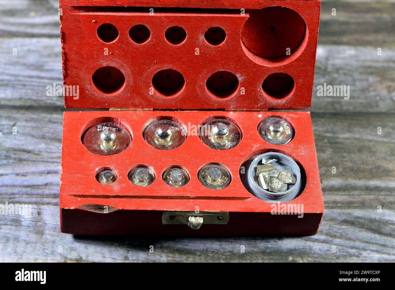 Physical chemistry laboratory equipment hi-res stock photography and ...