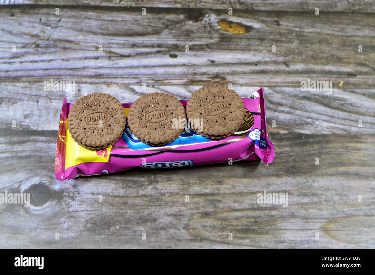 Crunch cream biscuit hi-res stock photography and images - Alamy