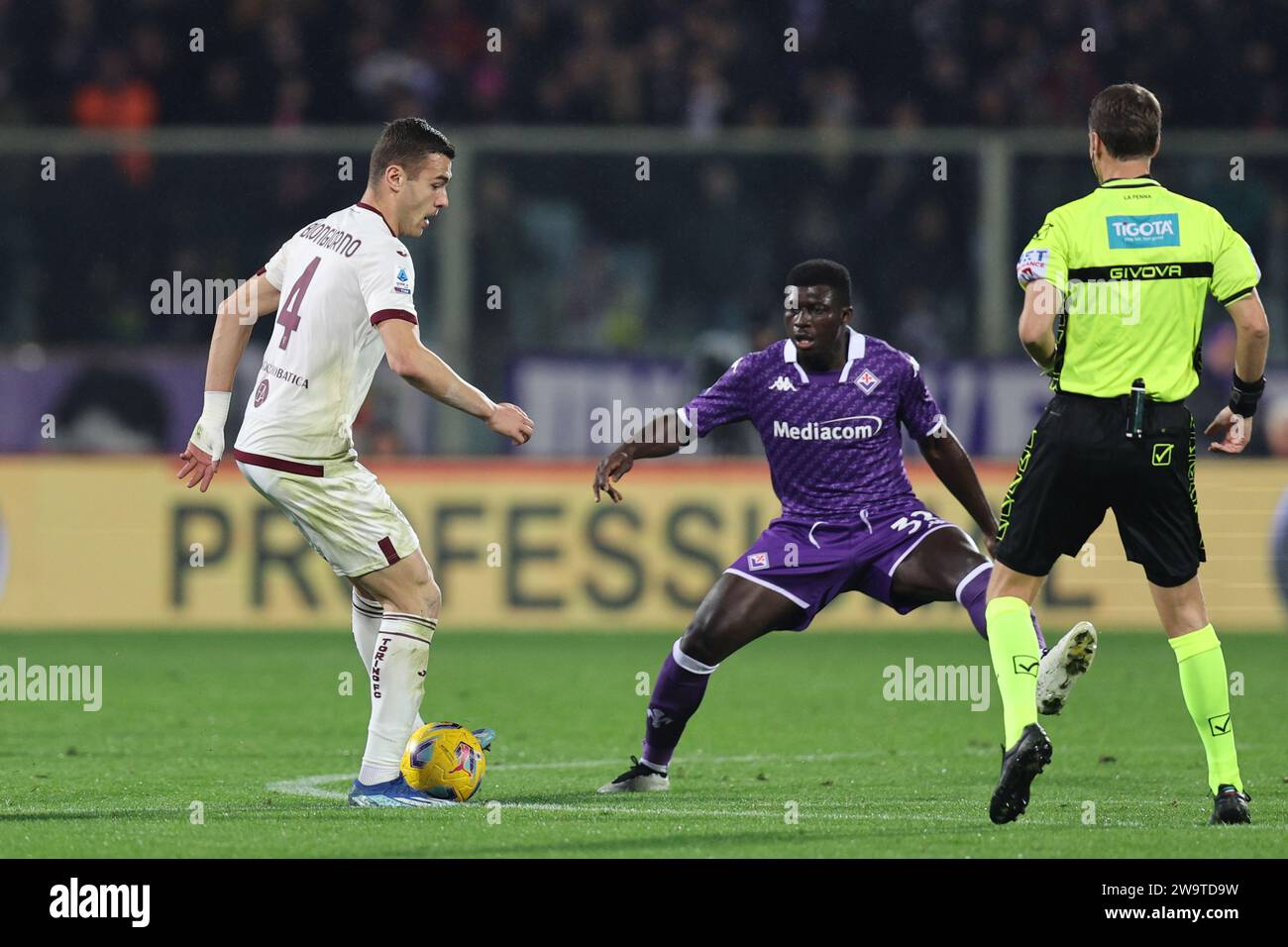 Alessandro Buongiorno (Torino)Alfred Duncan (Fiorentina) during the ...