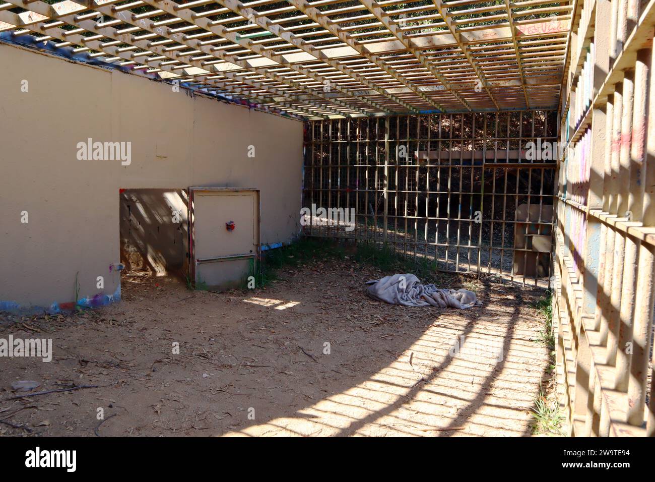 Los Angeles, California: Old Abandoned Los Angeles Zoo located in Griffith Park Stock Photo - Alamy