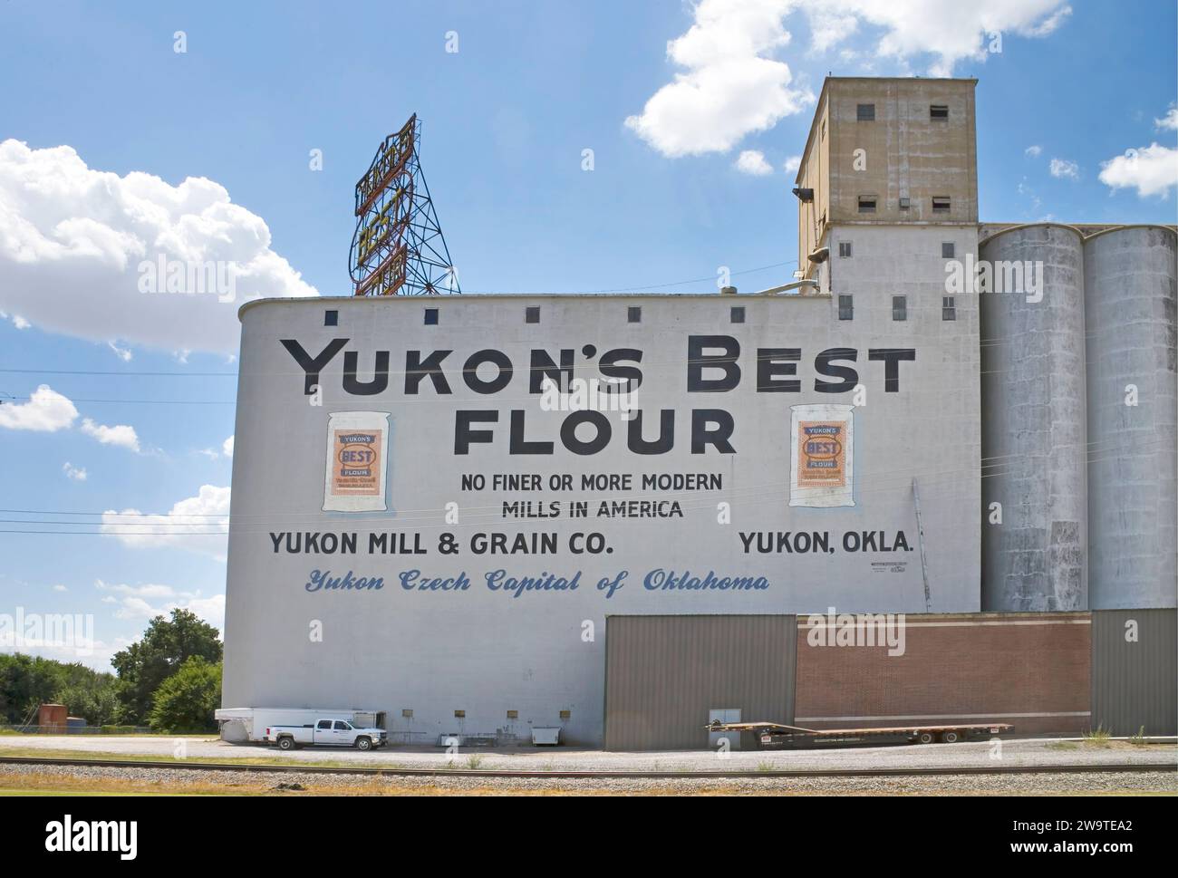yukon flour grain silos on route 66 in oklahoma Stock Photo - Alamy