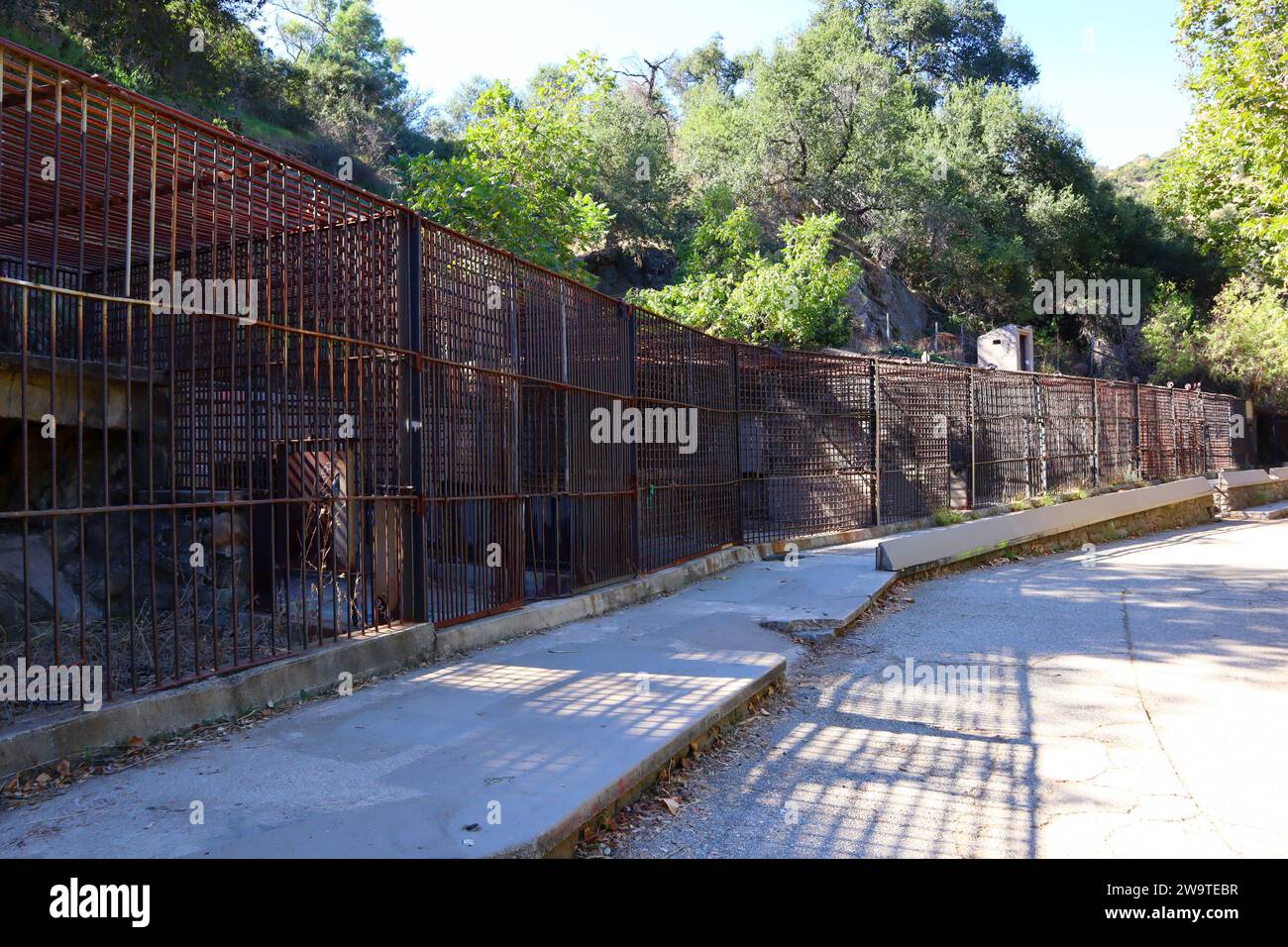 Los Angeles, California: Old Abandoned Los Angeles Zoo located in Griffith Park Stock Photo - Alamy