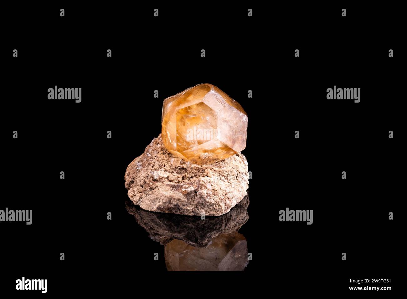 Rhombohedral crystal hi-res stock photography and images - Alamy