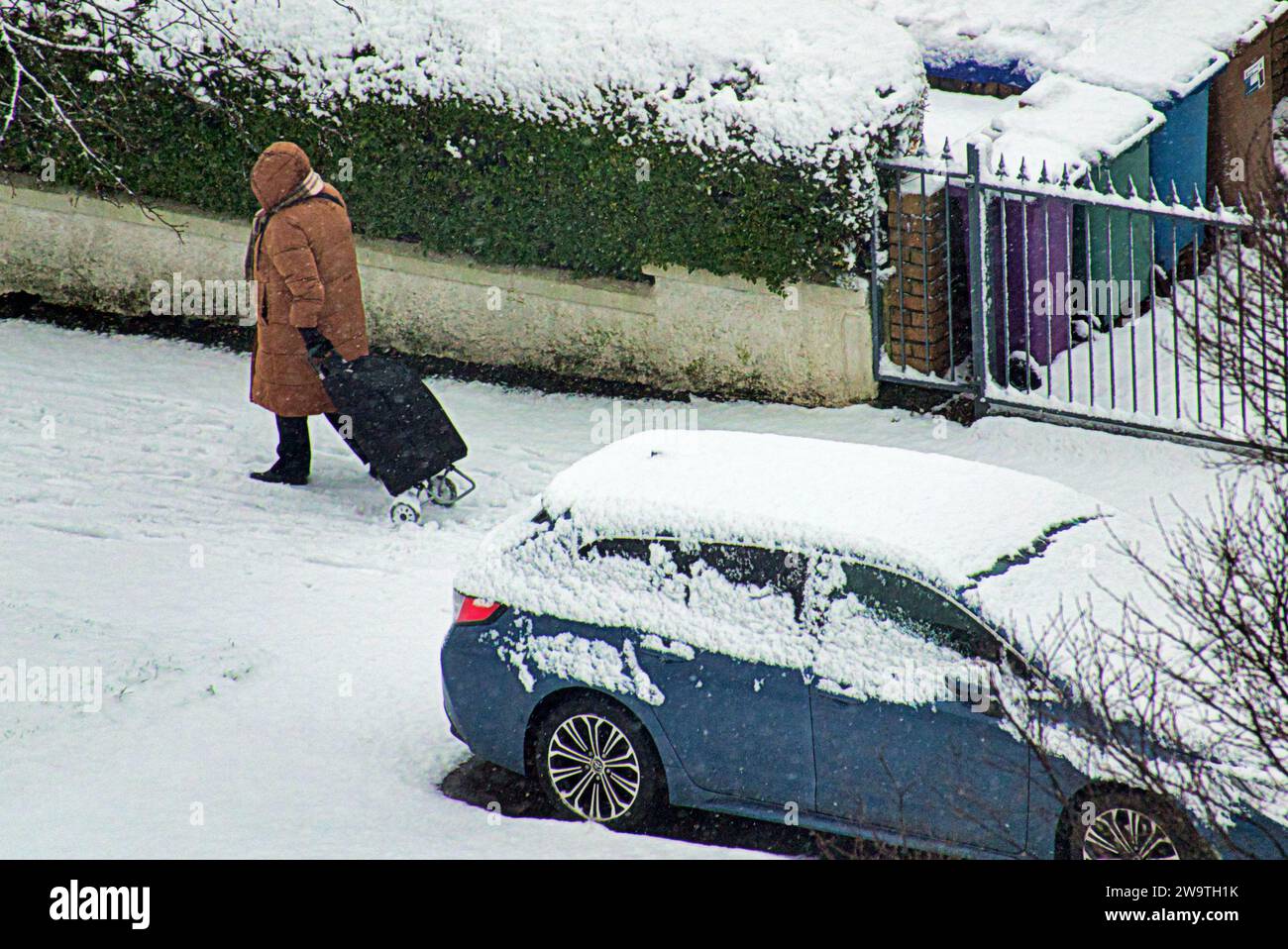 Glasgow, Scotland, UK. 30th December, 2023. UK Weather: People woke up ...