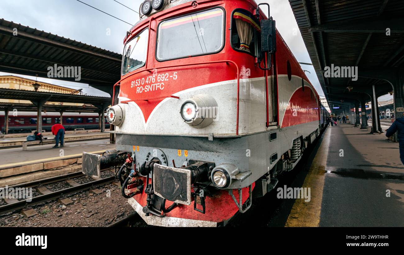 Train at Bucharest North Railway Station (Gara de Nord Bucuresti Stock ...