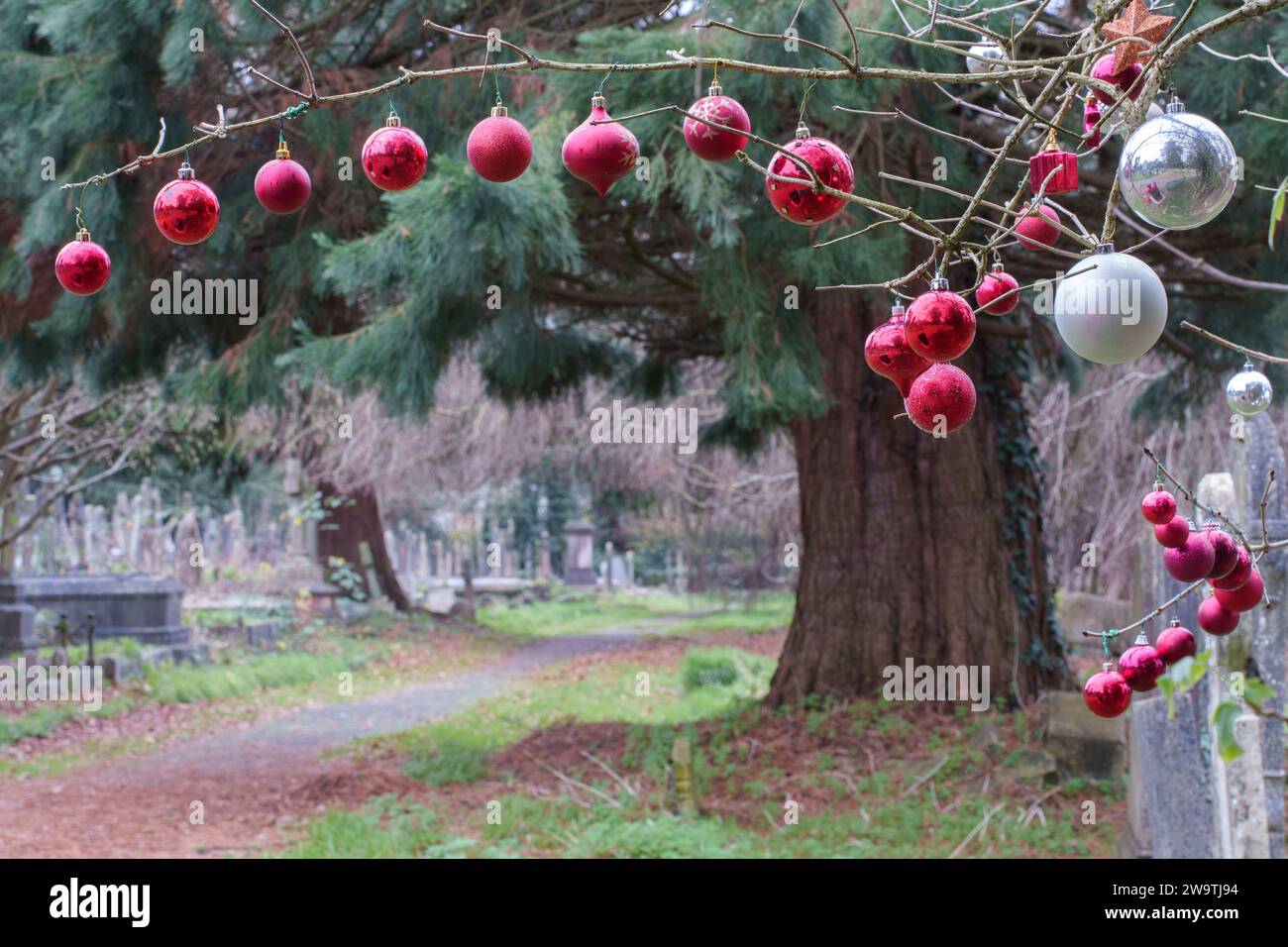 Decorations southampton old cemetery hi-res stock photography and ...