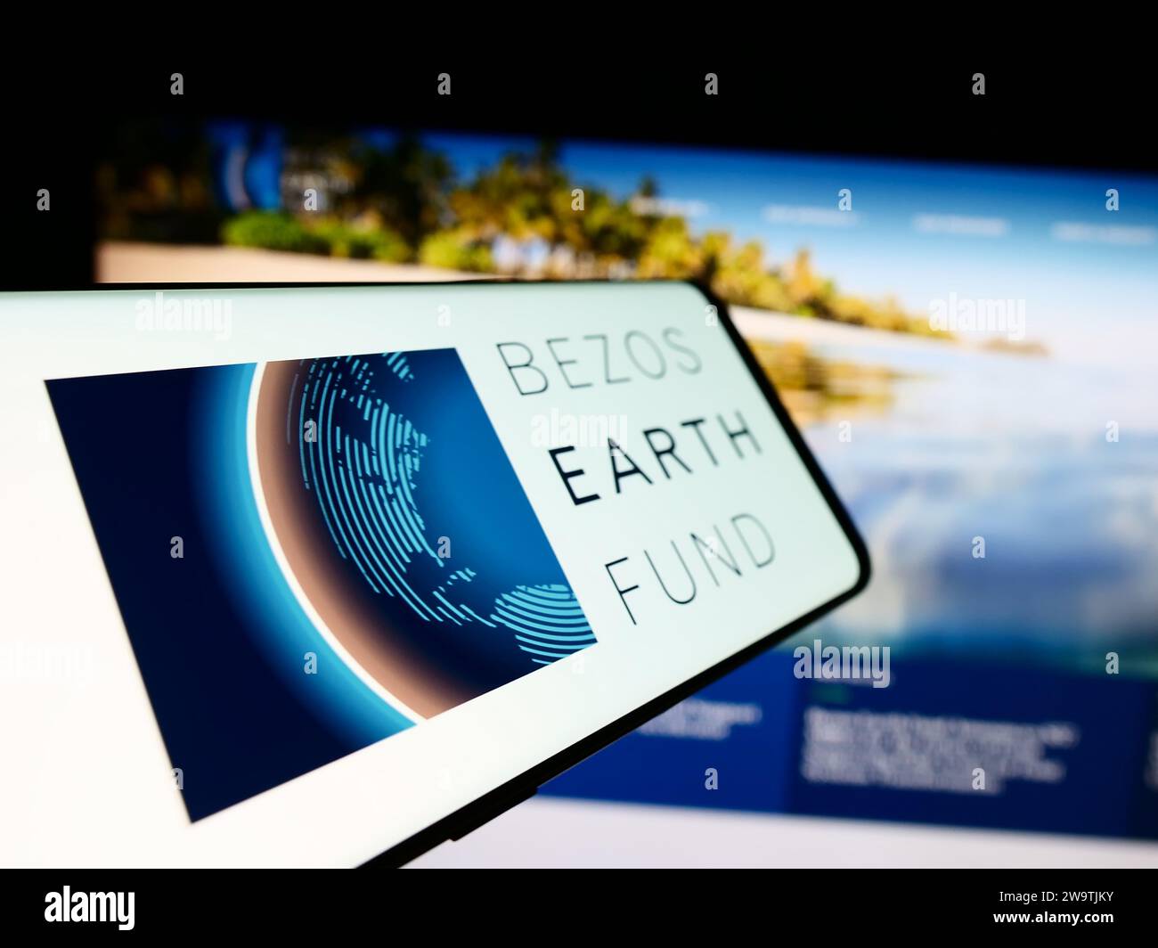 Smartphone with logo of environmental organization Bezos Earth Fund in front of website. Focus ...