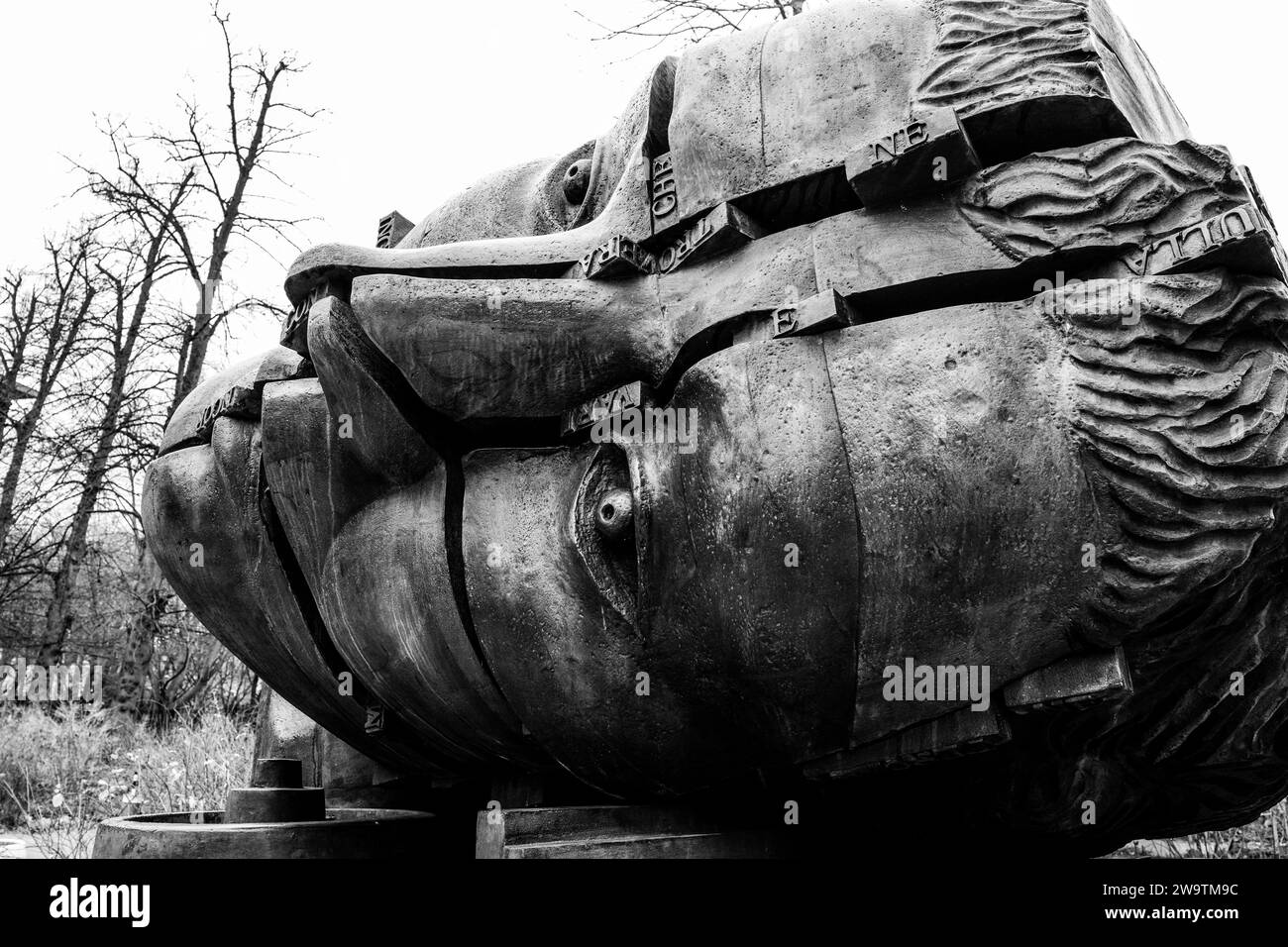 Eduardo paolozzi sculpture design museum hi-res stock photography and ...