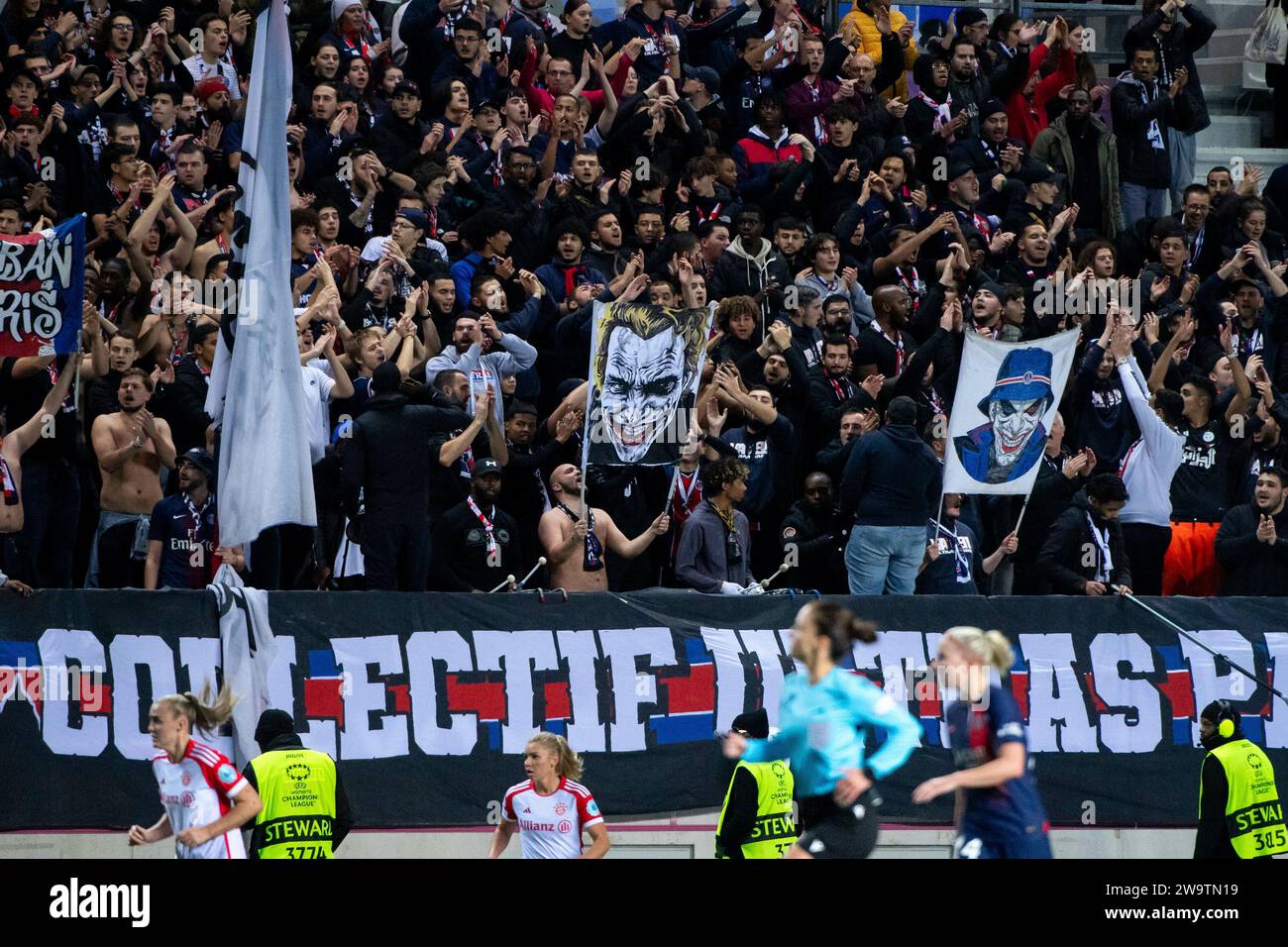 Fans, Ultras von PSG mit Bannern, Fahnen, .ä..FRA, Paris Saint Germain ...
