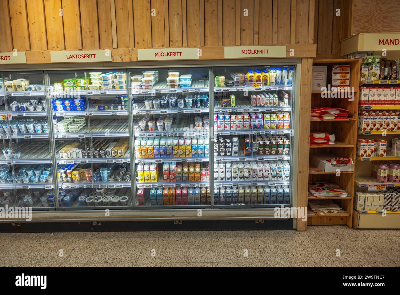 Supermarket sections hi-res stock photography and images - Alamy