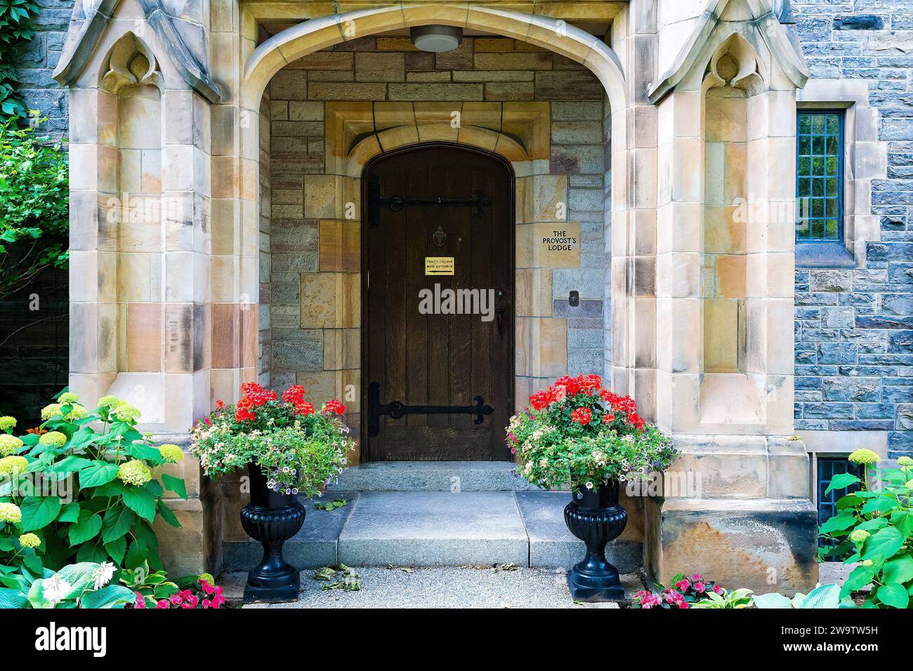 Trinity college entrance hi-res stock photography and images - Alamy