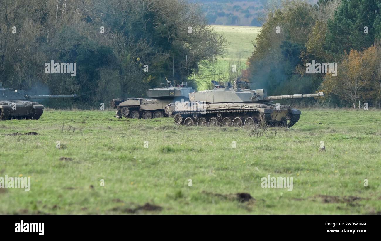 Battle tank ukraine challenger 2 hi-res stock photography and images ...