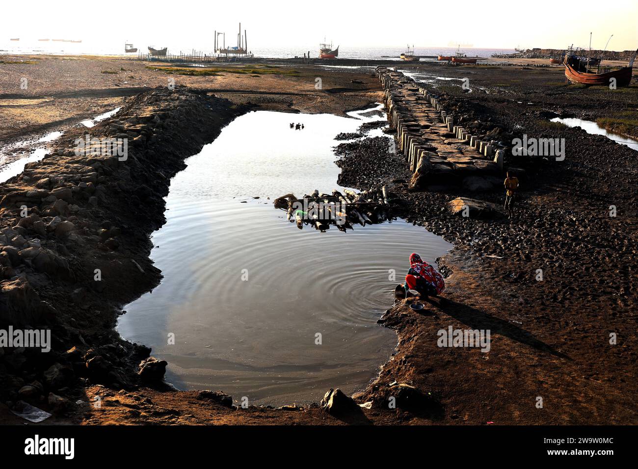 Chittagong, Potenga, Bangladesh. 30th Dec, 2023. People living in ...