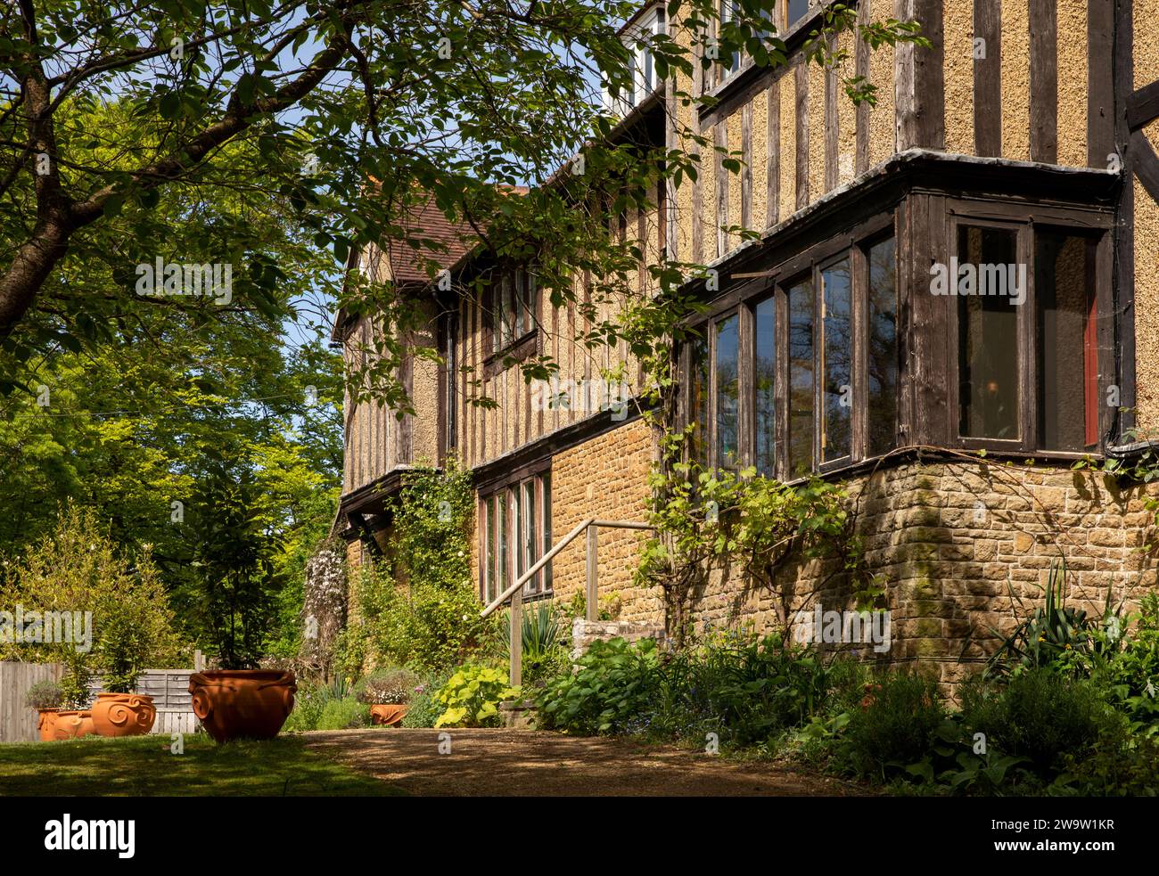 English edwardian arts and crafts architecture hi-res stock photography ...