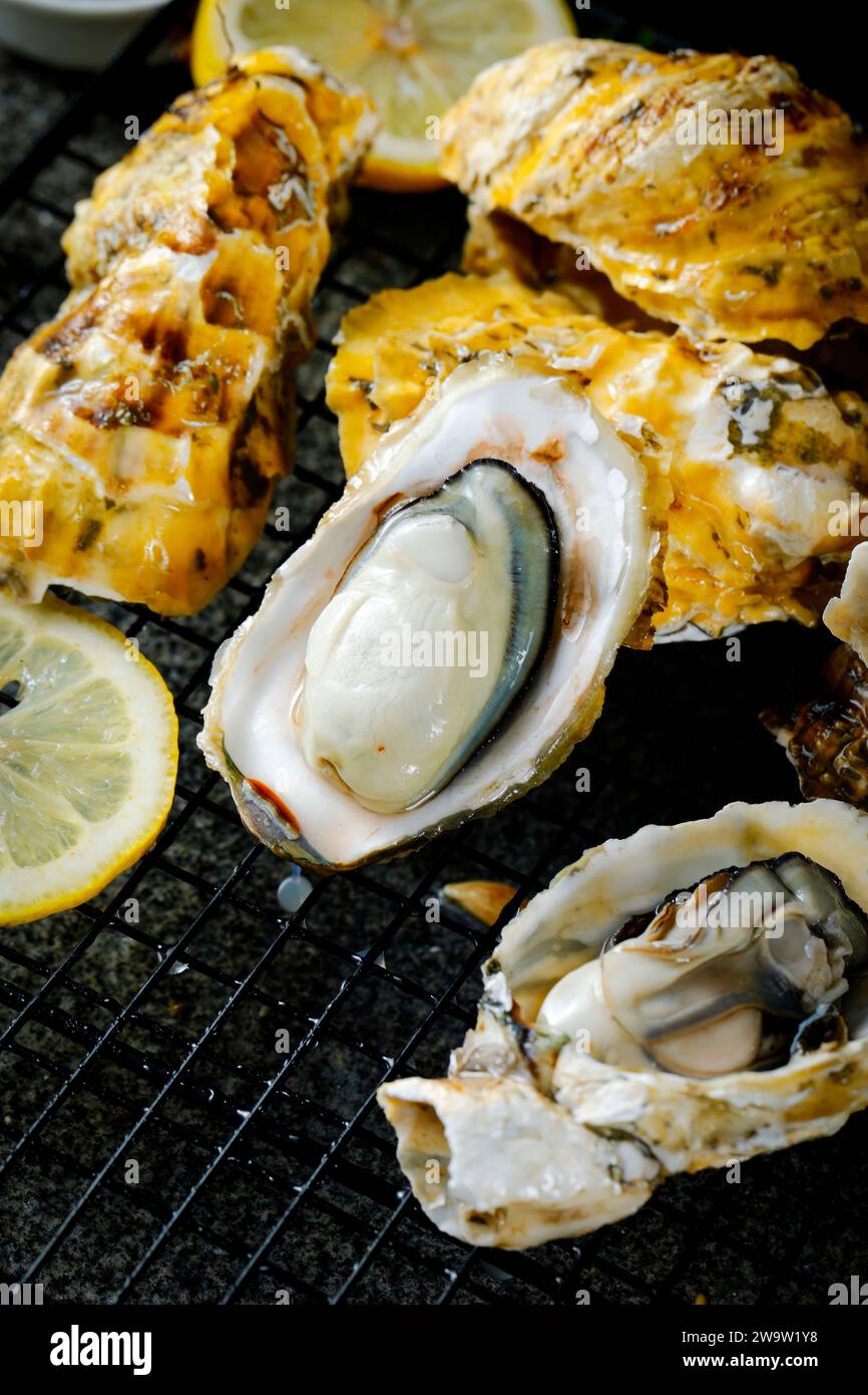 Clear images of oysters, grilled oysters, high quality images for ...