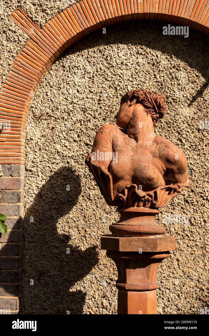 UK, England, Surrey, Compton, Watts Artists’ Village, Clytie bust ...