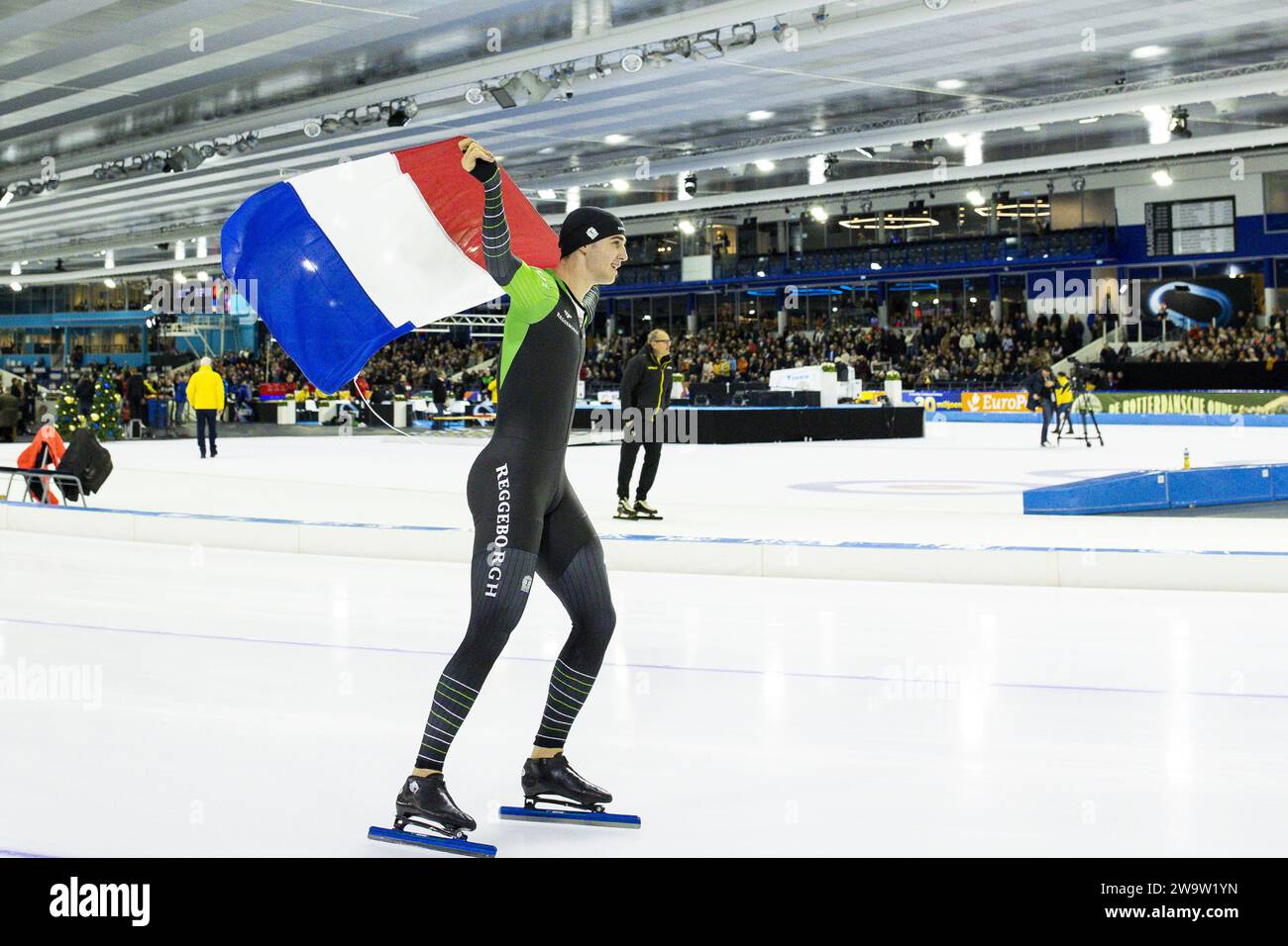 HEERENVEEN - Jenning de Boo cheers after winning the 1000 meters during ...