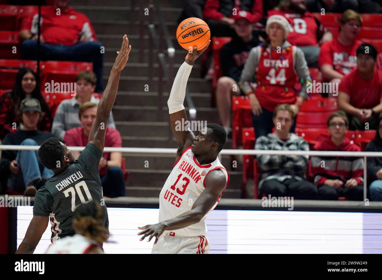 Utah center Keba Keita (13) shoots as Washington State center Rueben ...