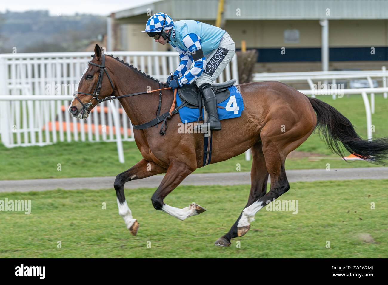 Oscar Robertson winning at Wincanton, ridden by Jonathan Burke and ...