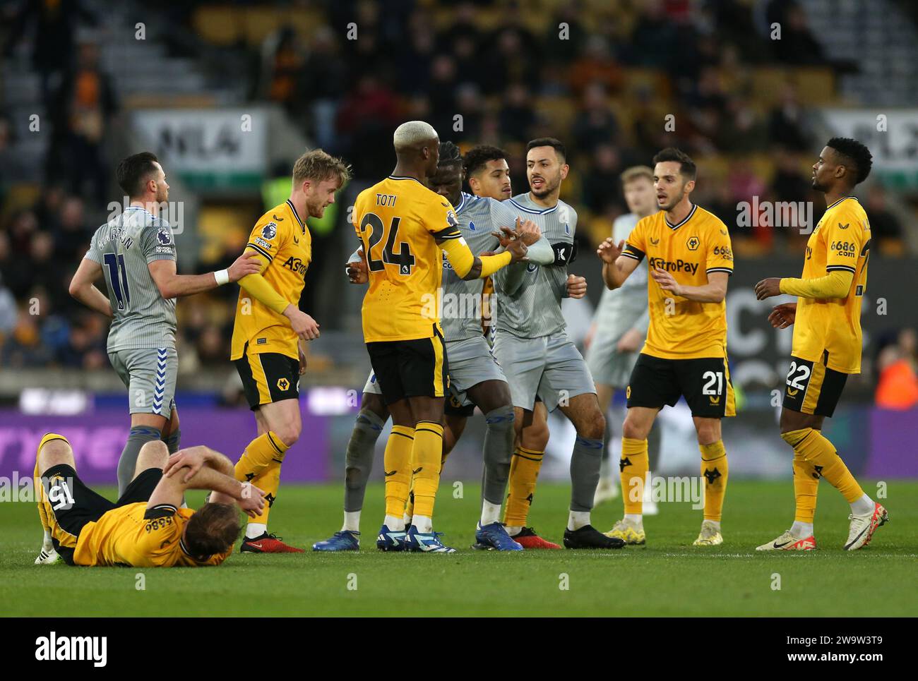 Tempers fray between Wolverhampton Wanderers' Tommy Doyle and Everton's ...