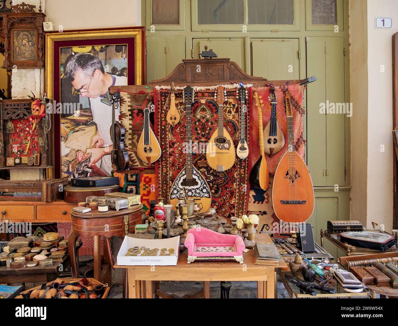 Rethymnon market stall hi-res stock photography and images - Alamy