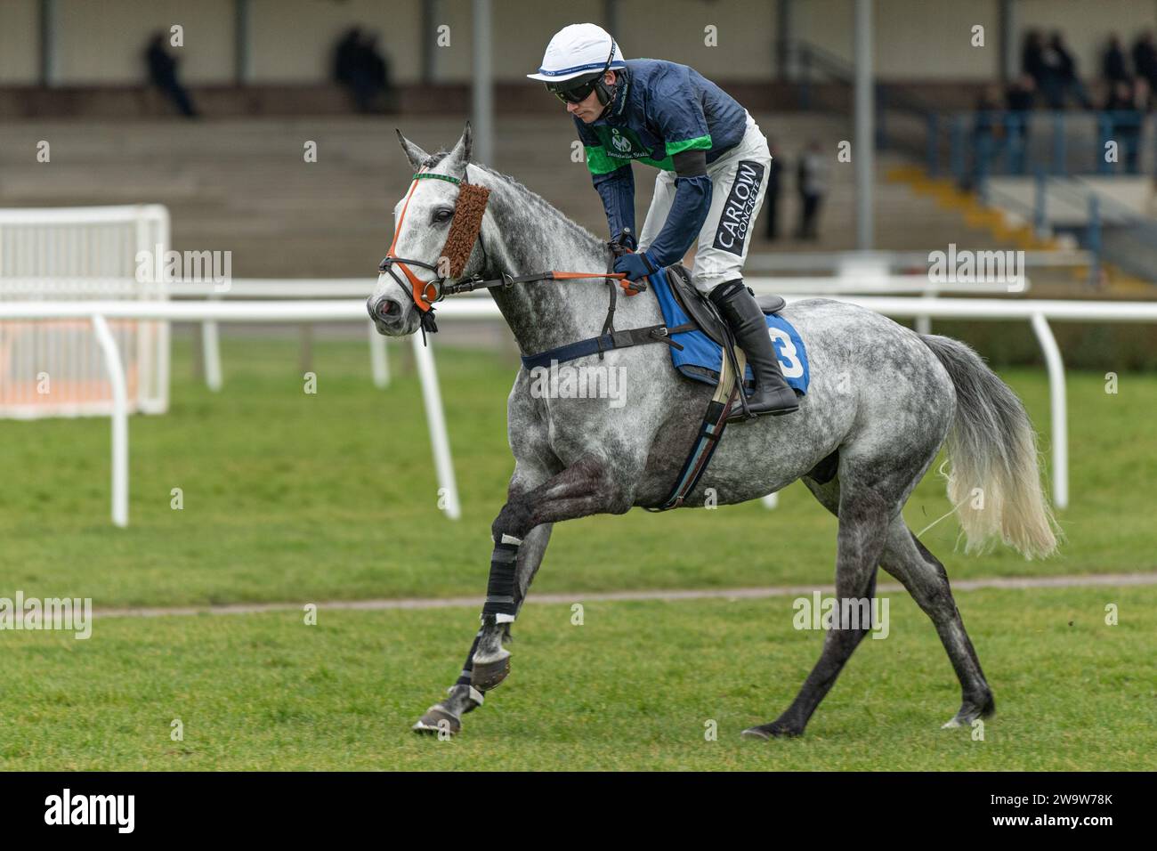 Eclair online, ridden by Jonathan Burke and trained by Charlie Longsdon ...