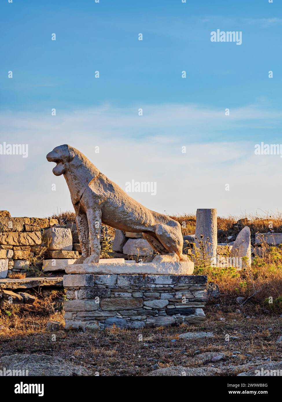 Delos lion sunset hi-res stock photography and images - Alamy
