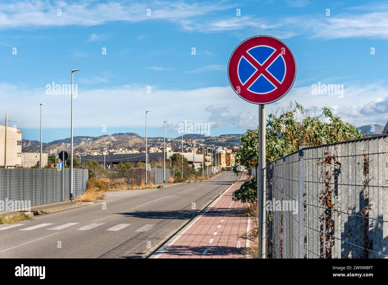 Cartello stop hi-res stock photography and images - Alamy