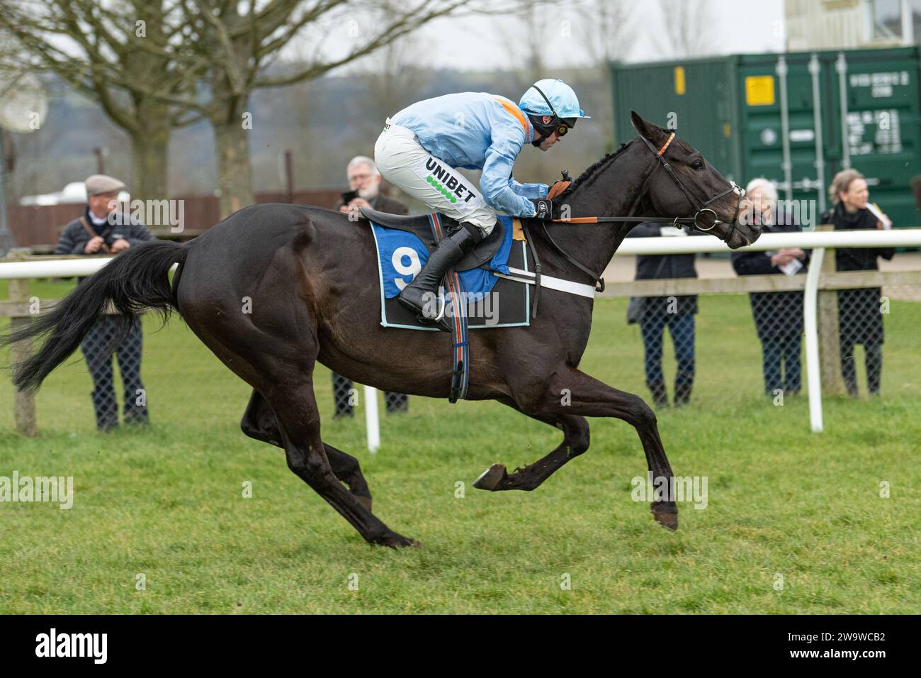 Kingsand bay cantering to the start hi-res stock photography and images ...