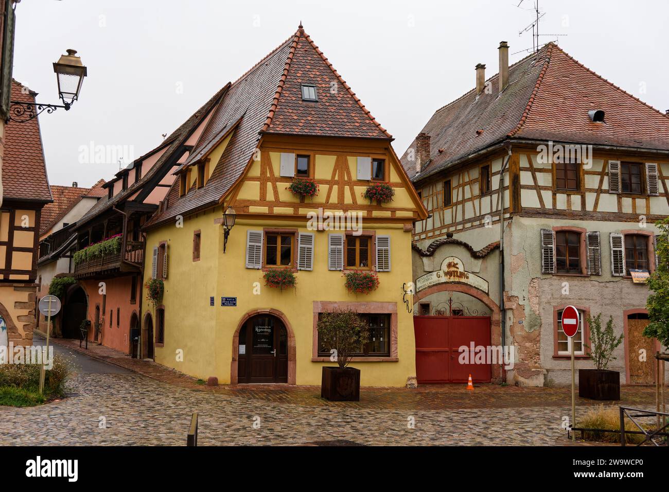 Autumnal detailed view of the French town of Bergheim in Alsace, photos ...