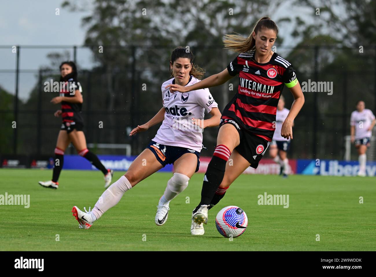 Rooty Hills, Australia. 30th Dec, 2023. Amy Bianca Harrison (R) of ...