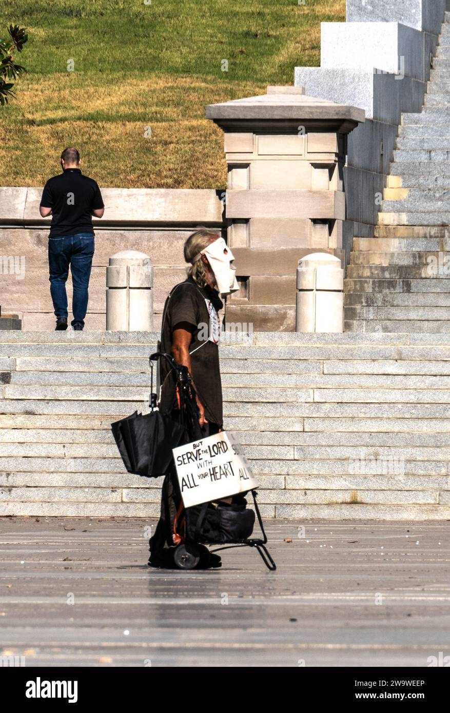 Nashville street scene - street preacher with sun mask Stock Photo - Alamy